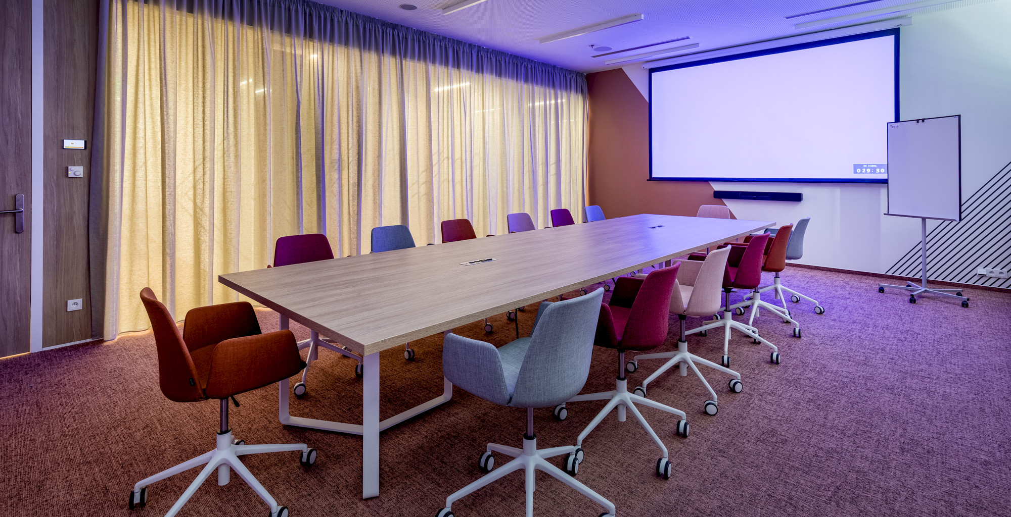 FLEKSI Beta - Meeting room Tesla