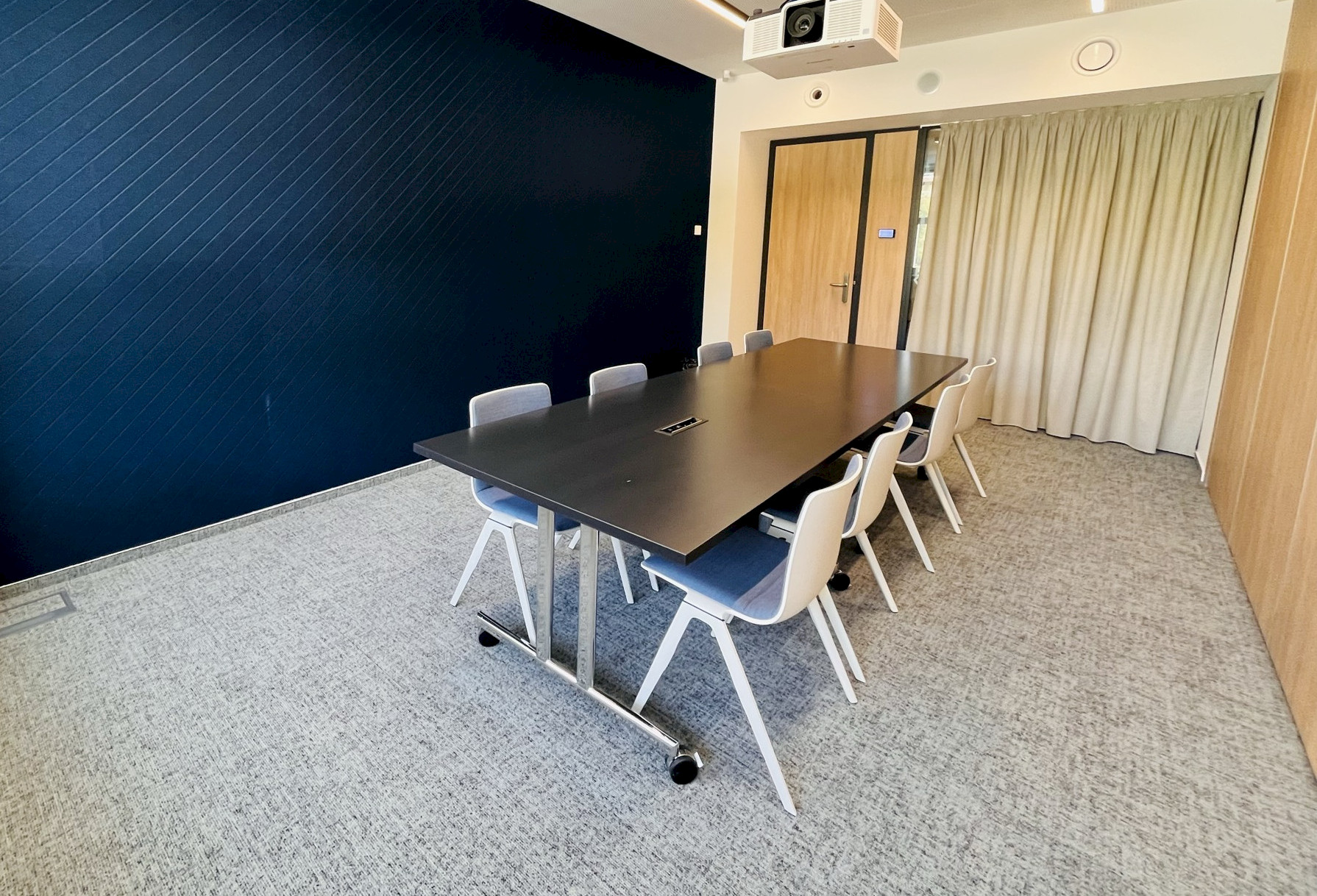 FLEKSI Budova B - Zasedací místnost Mucha